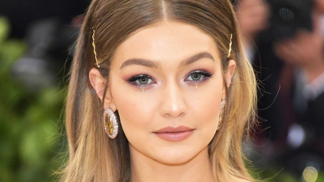 هجمة وانتقادات لاذعة .. جيجي حديد تبرر "أساعد الجميع" | منوعات | وكالة ...