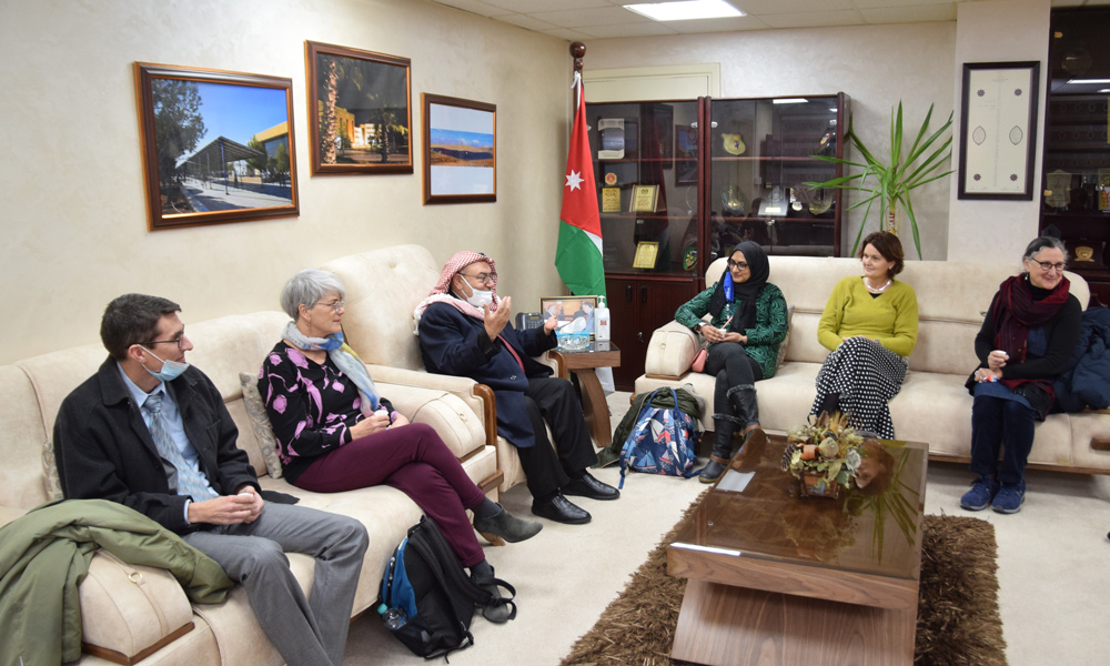 رئيس الجامعة الهاشمية يلتقي وفدا من مشروع دبلوم الرعاية الصحية | تعليم ...